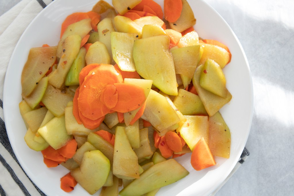 Chayote Squash & Carrot Stir fry (Su Su Xào) | Simple Vietnamese Food
